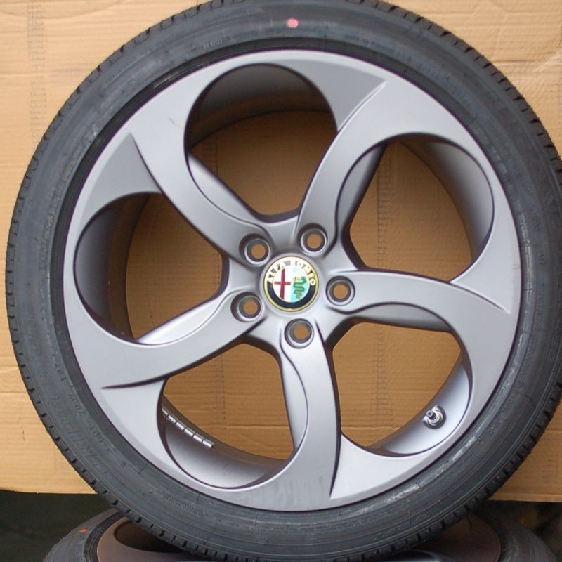 Cerchi Giulia 18 Originali Alfa Romeo a 5 Fori Bruniti e Pneumatici ...